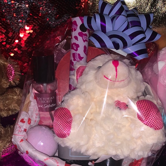 Victoria's Secret | Other | Victorias Secret Pure Seduction Gift Basket ...